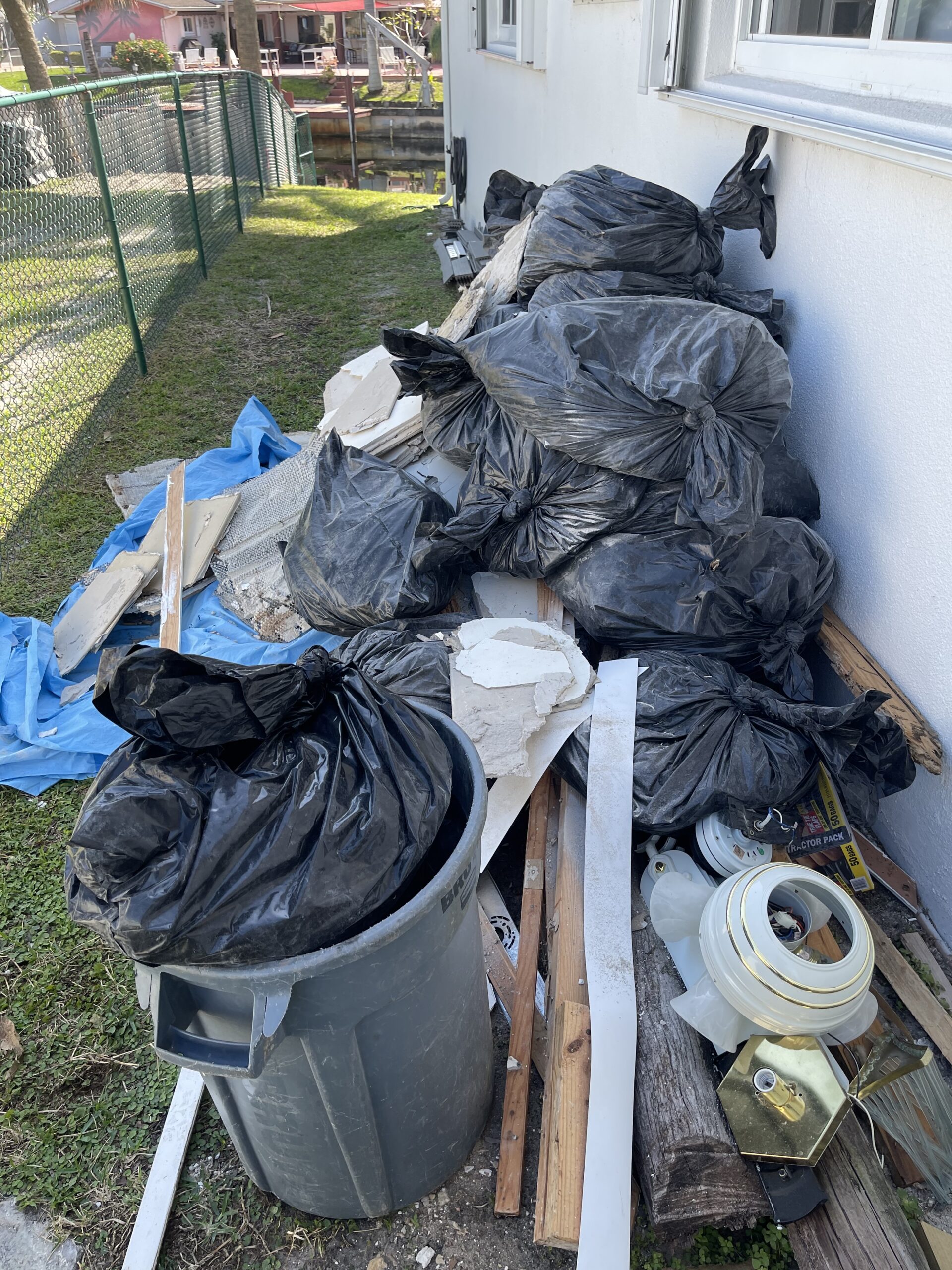 How to properly remove your Construction Debris - Florida Strong Hauling